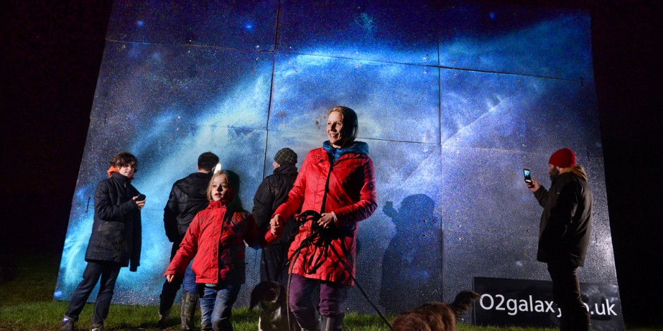 O2 promotes the arrival of the Samsung Galaxy S5 with UV-powered ...